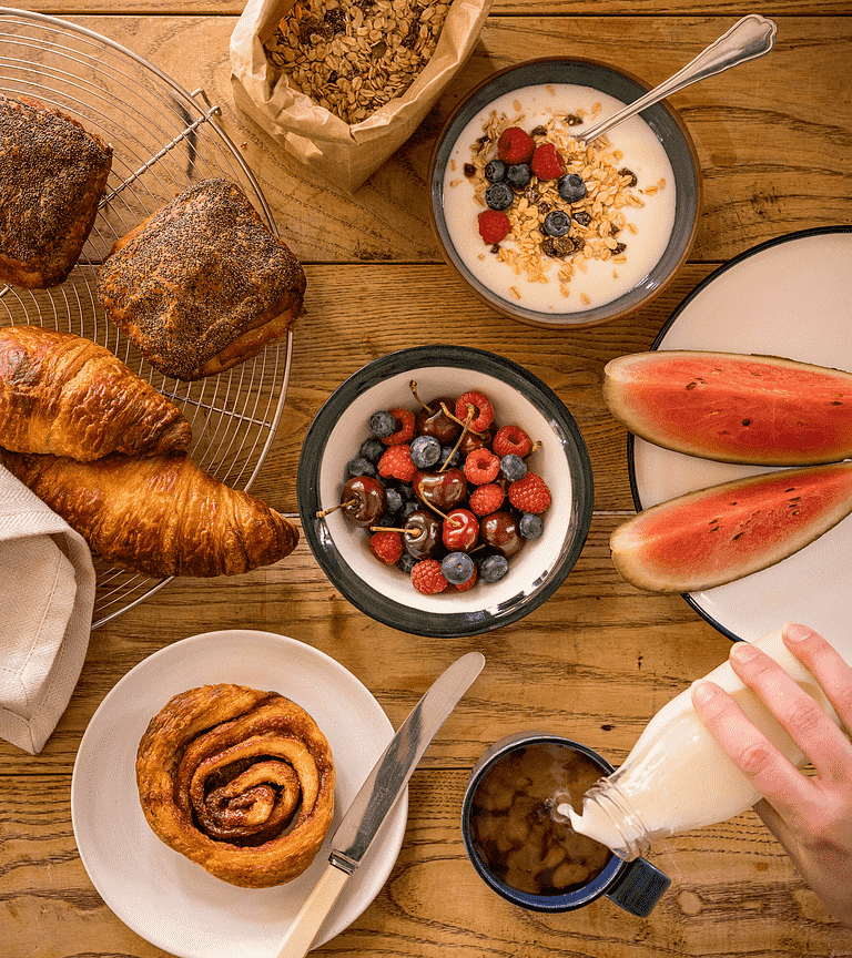 Små pandekager med æble og mango - opskrift fra Aarstiderne